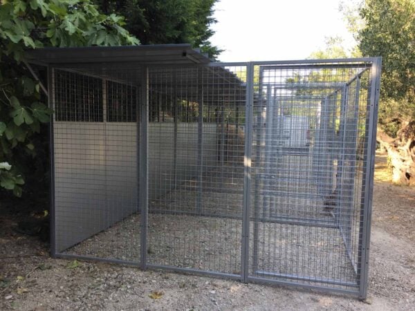 4 box per cani 3x2m ciascuno. Totale struttura 8x3m con possibilità di ...